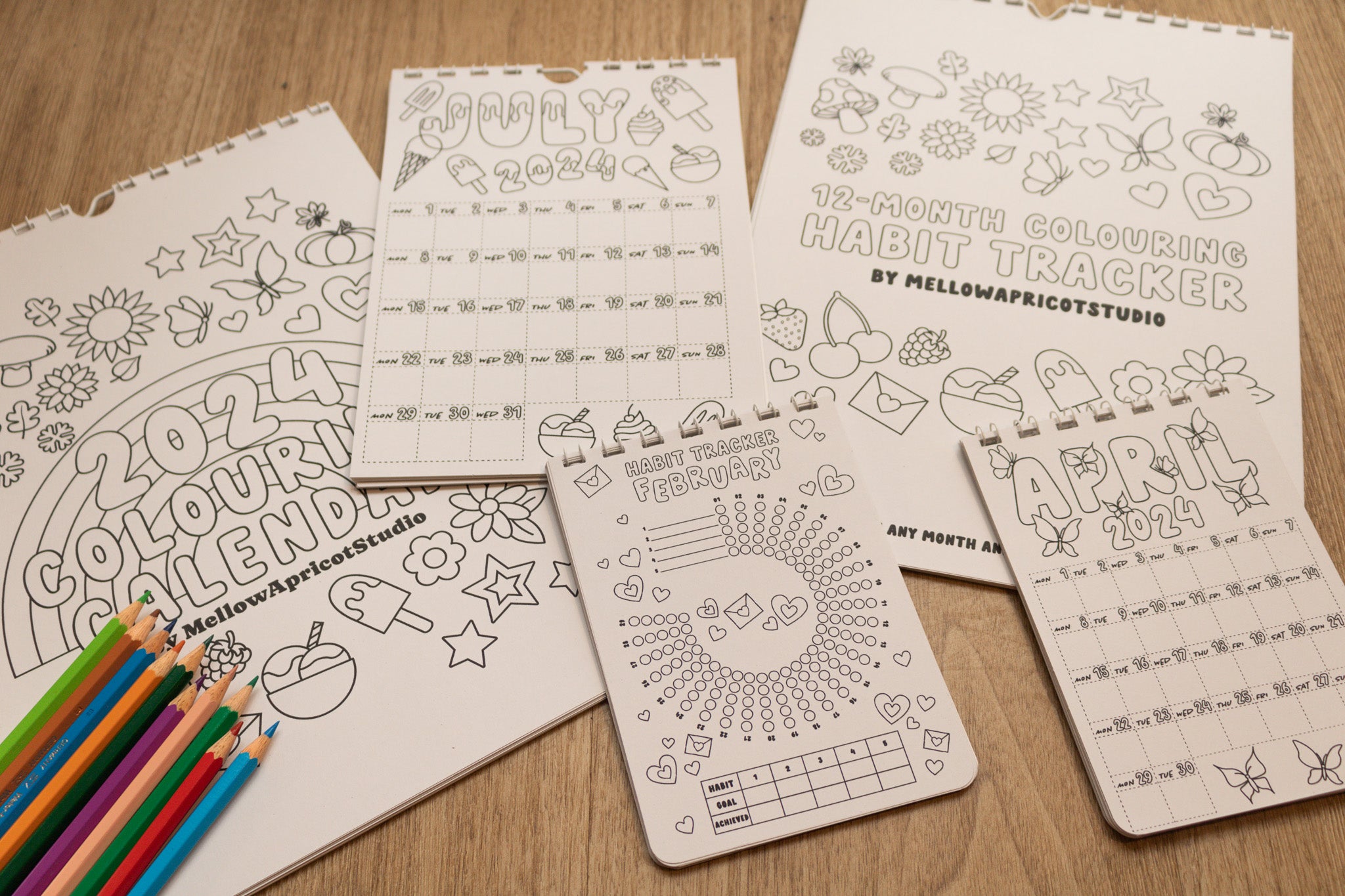Colouring Calendars and Habit Trackers – MellowApricotStudio